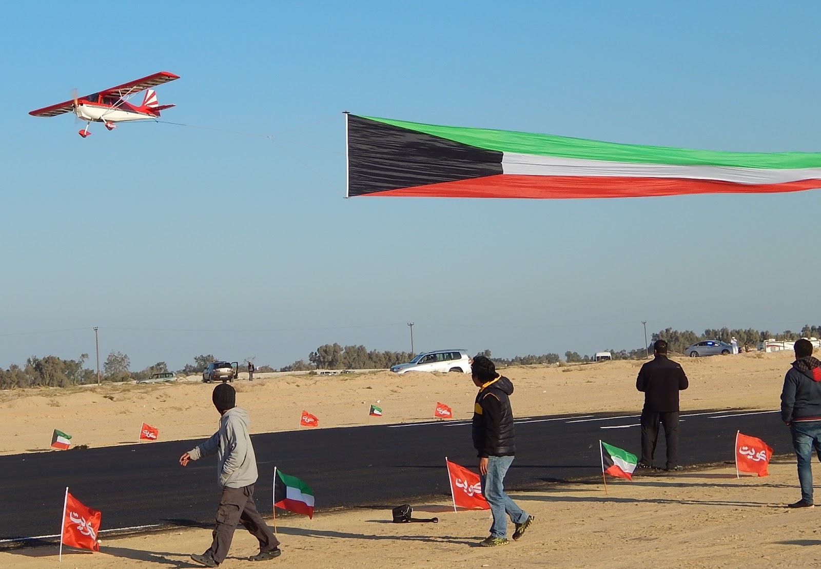 Kuweight 64: LONGEST FLAG IN THE WORLD - KUWAIT FLAG MAKES GUINNESS ...