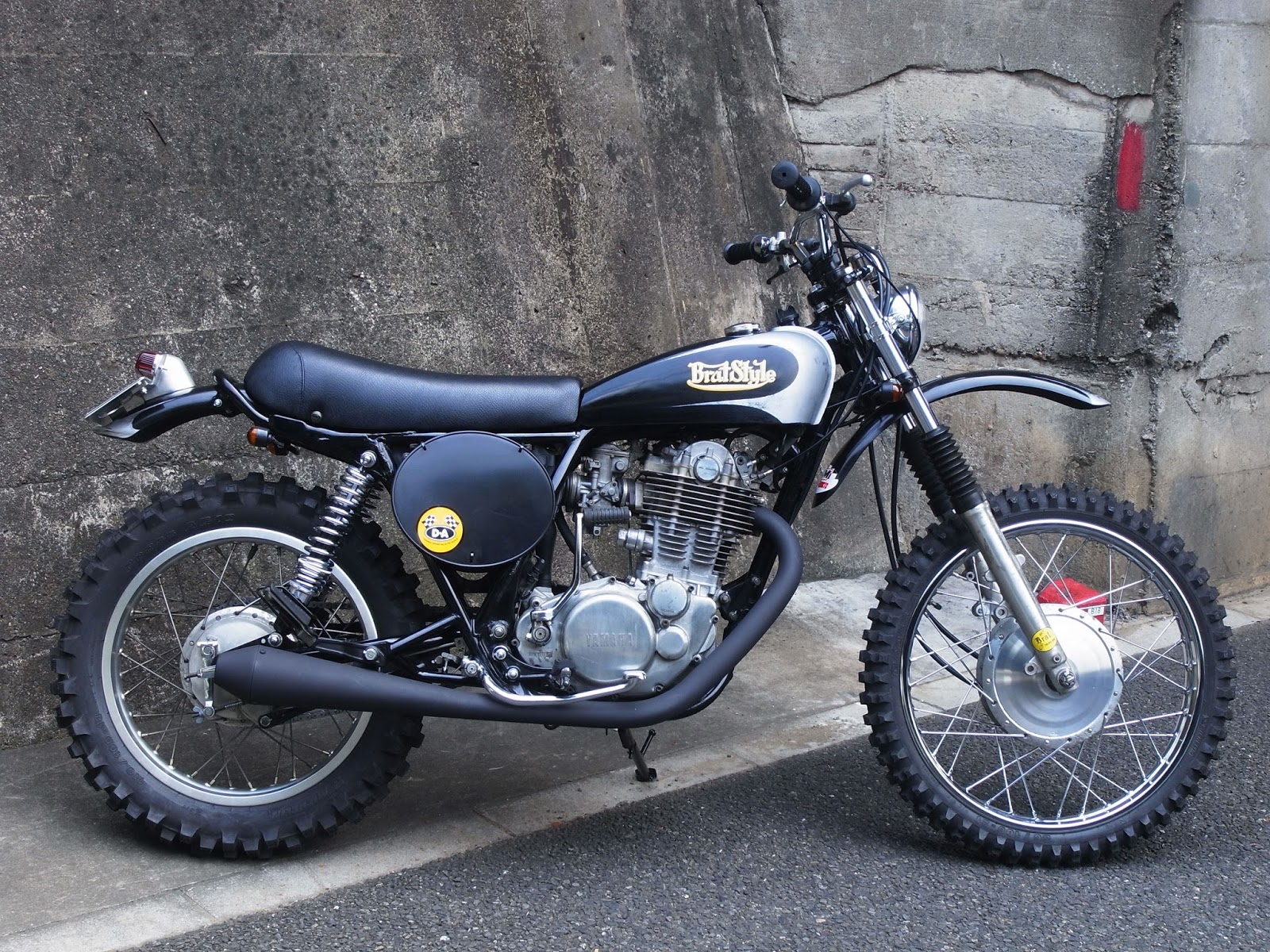 Rising Jack Kustoms: SR400 VMX – BratStyle