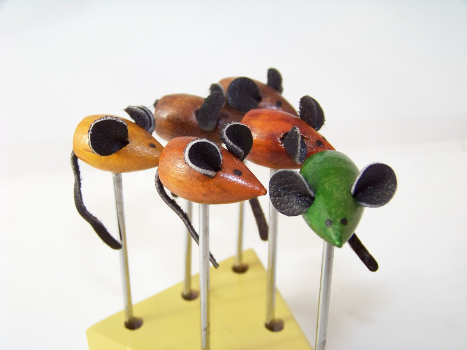 I can totally make that: Vintage Monday: Wooden mice cheese picks
