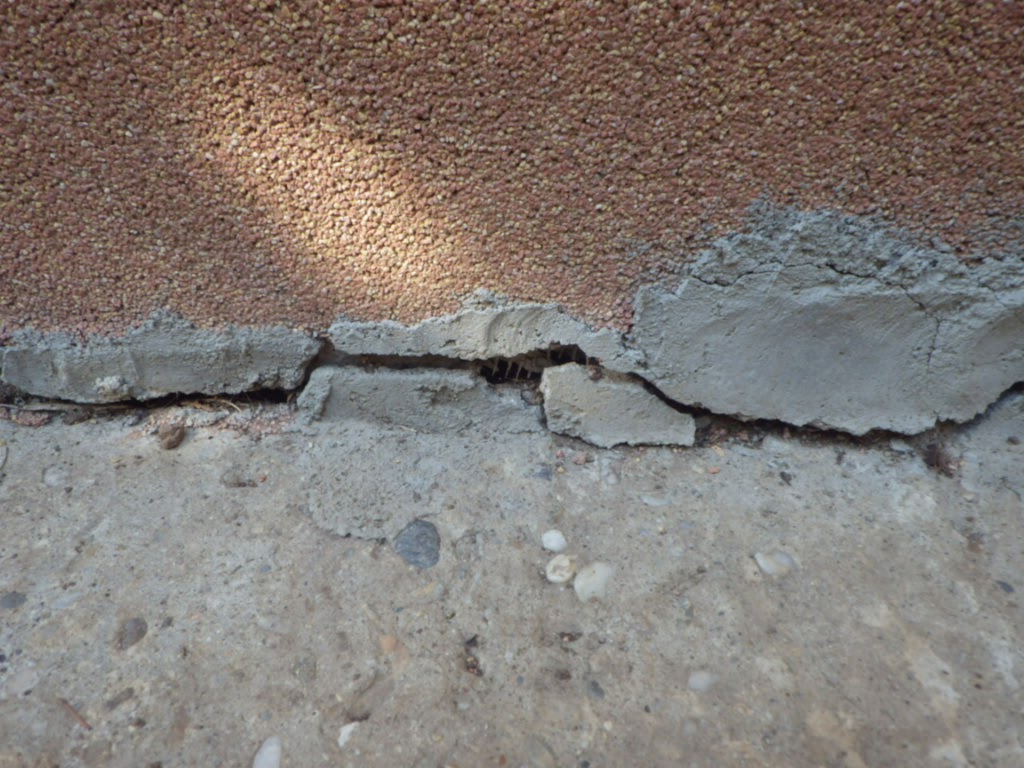 meserias in bricolaj: reparatii soclu casa