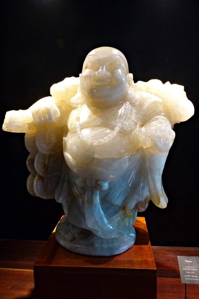 Masters of Craft : Gem carved sculptures from Hoi An museum