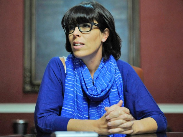 Currín: La contradicción de Laura Alonso: fue a un colegio en plena campaña