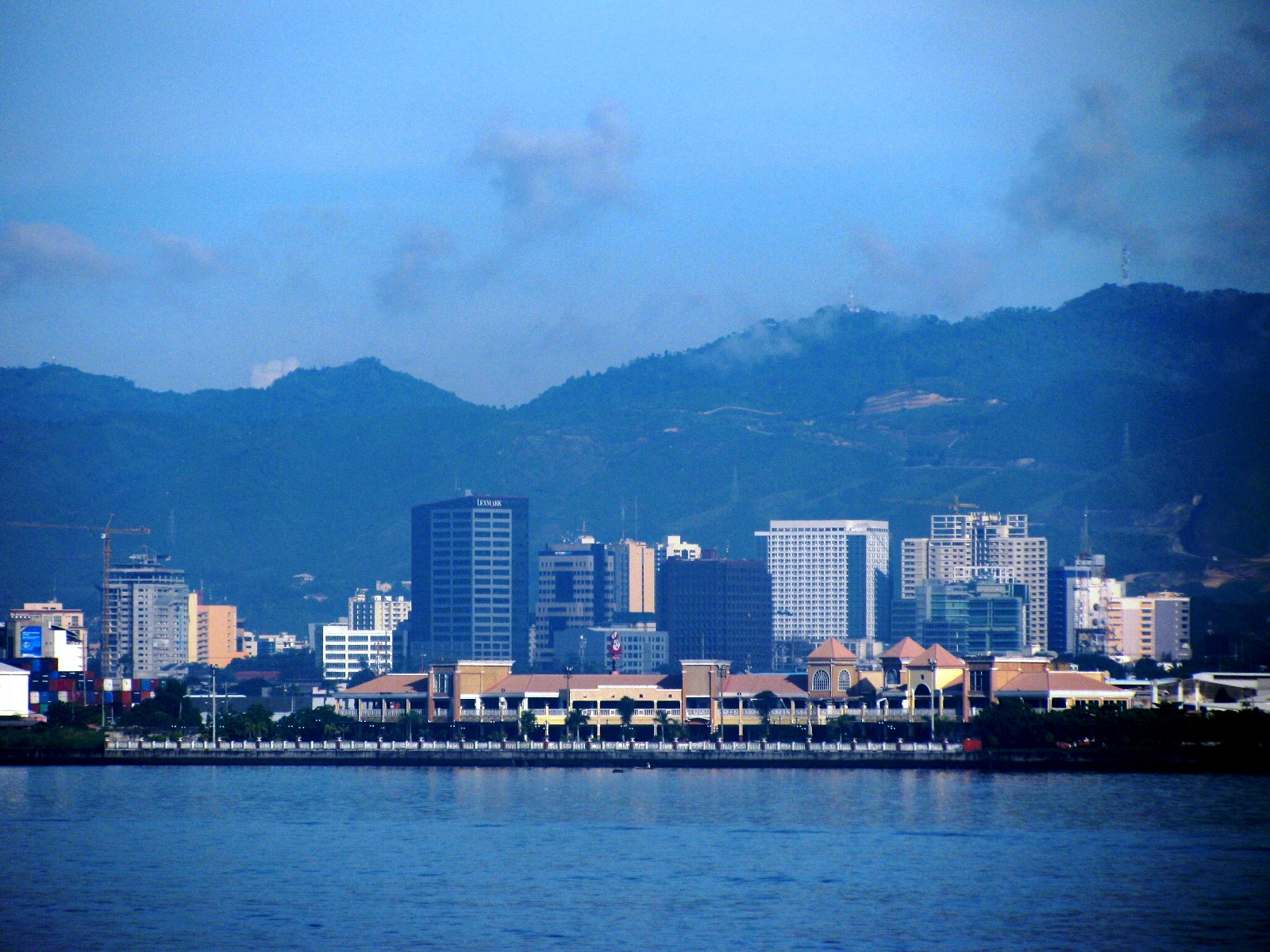 Boat on Shore!: Metro CEBU Skyline