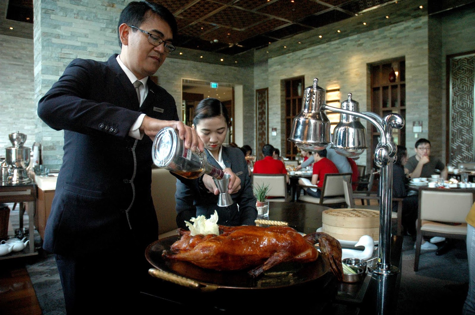 DUDE FOR FOOD: Marriott Manila's Elegant Man Ho Unveils New Menu