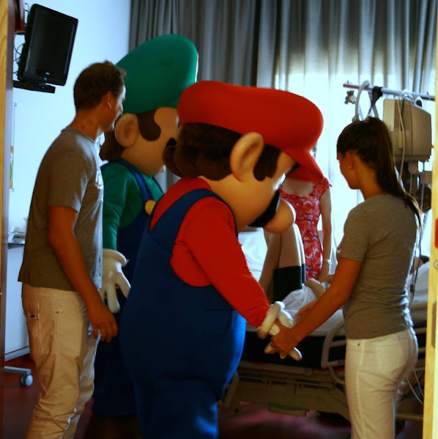 Mario e Luigi visitam hospital infantil na Bélgica, levando alegria e ...