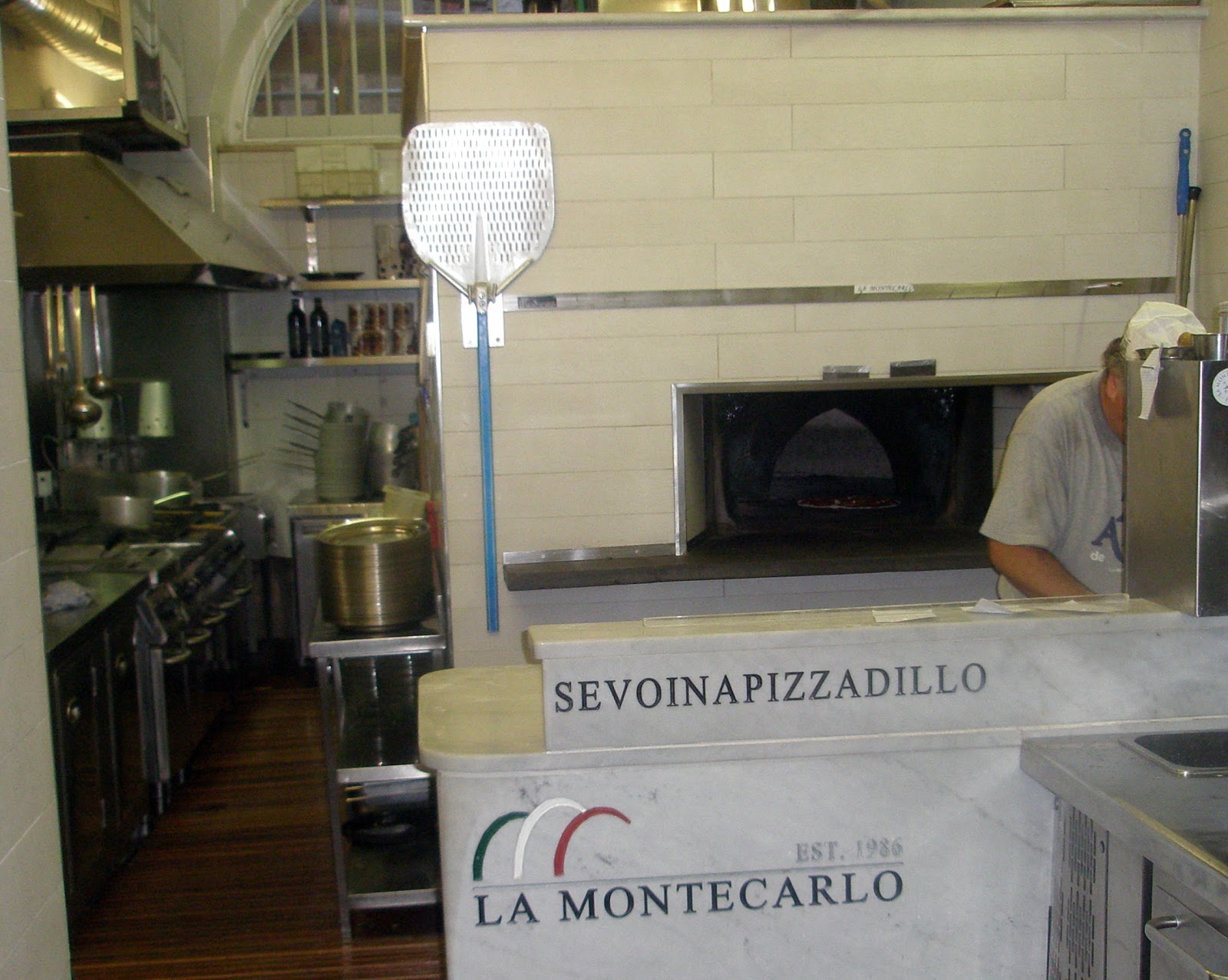 Pizza Quixote: Review: La Montecarlo, Rome, Italy