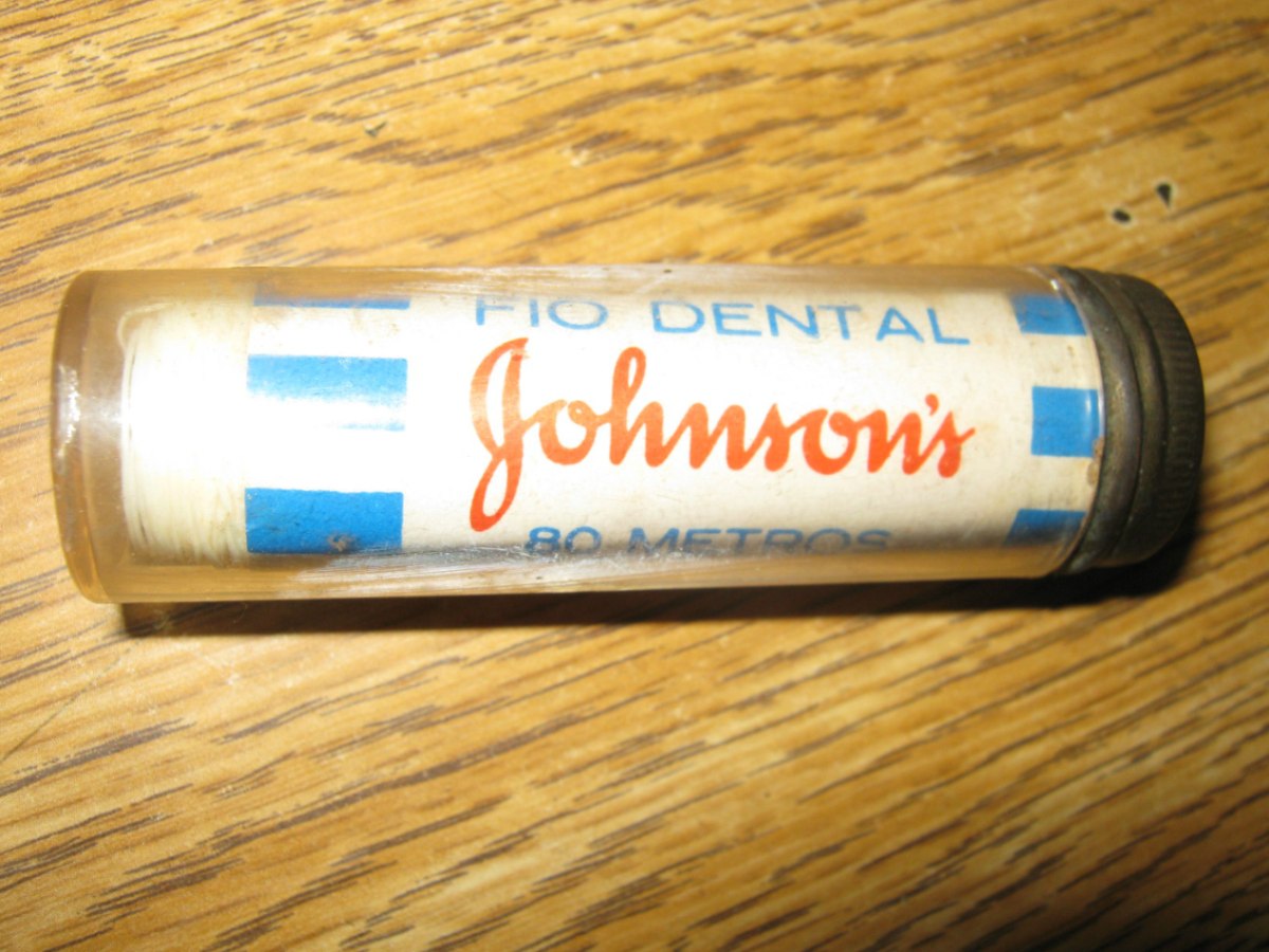 Prof. Artur Reis: A HISTÓRIA DA ESCOVA DE DENTE