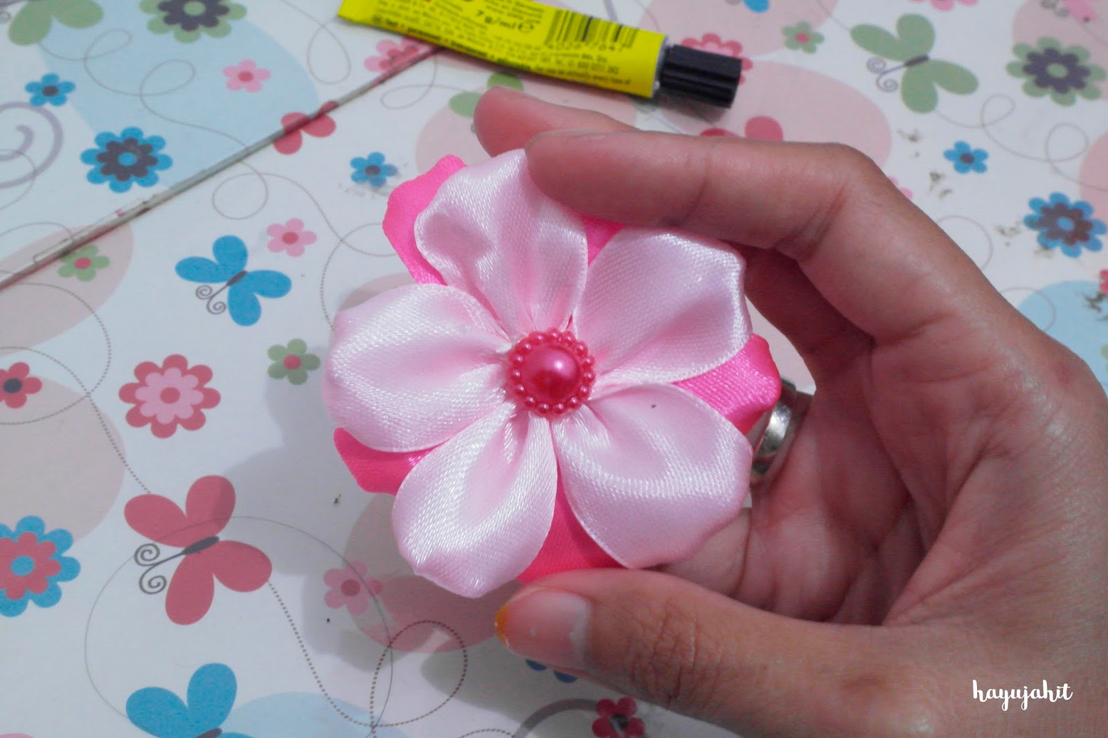 Tutorial Aplikasi Bunga Ukuran Medium Dari Pita Satin Polos-First ...