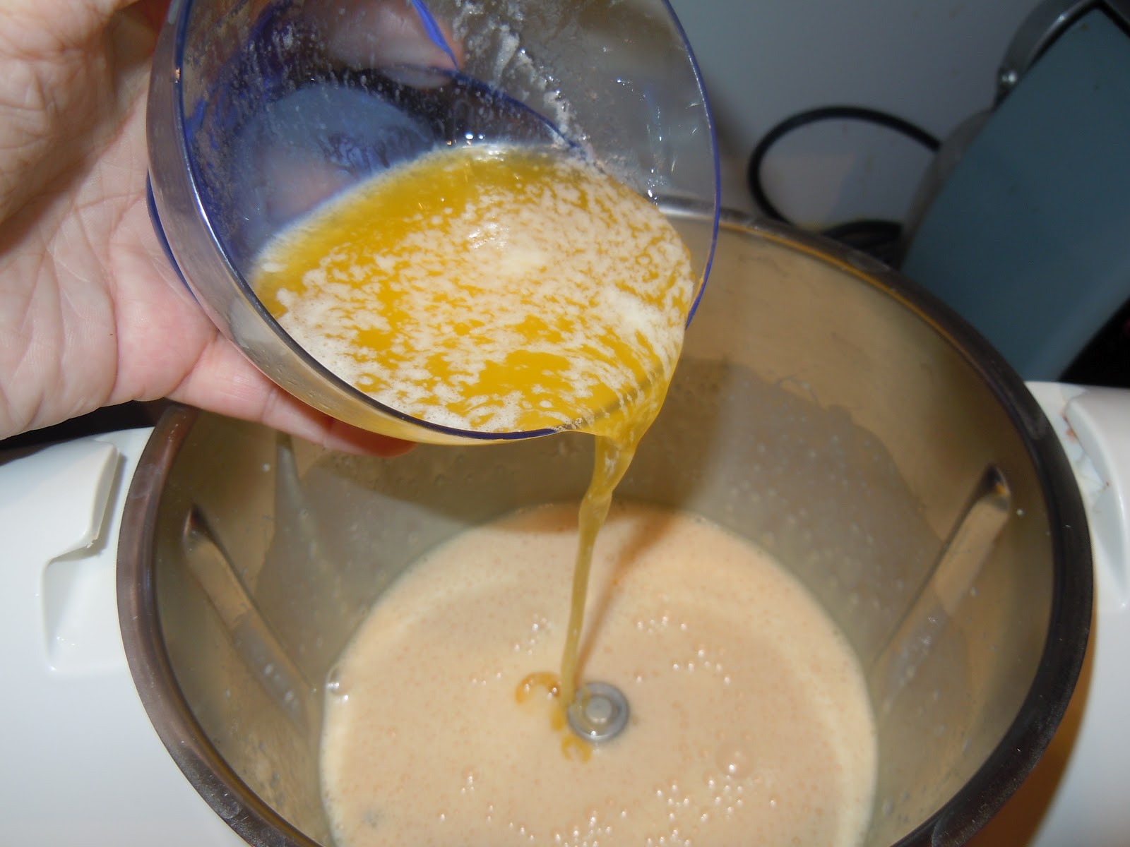 BIZCOCHO DE LECHE CONDENSADA (THERMOMIX)
