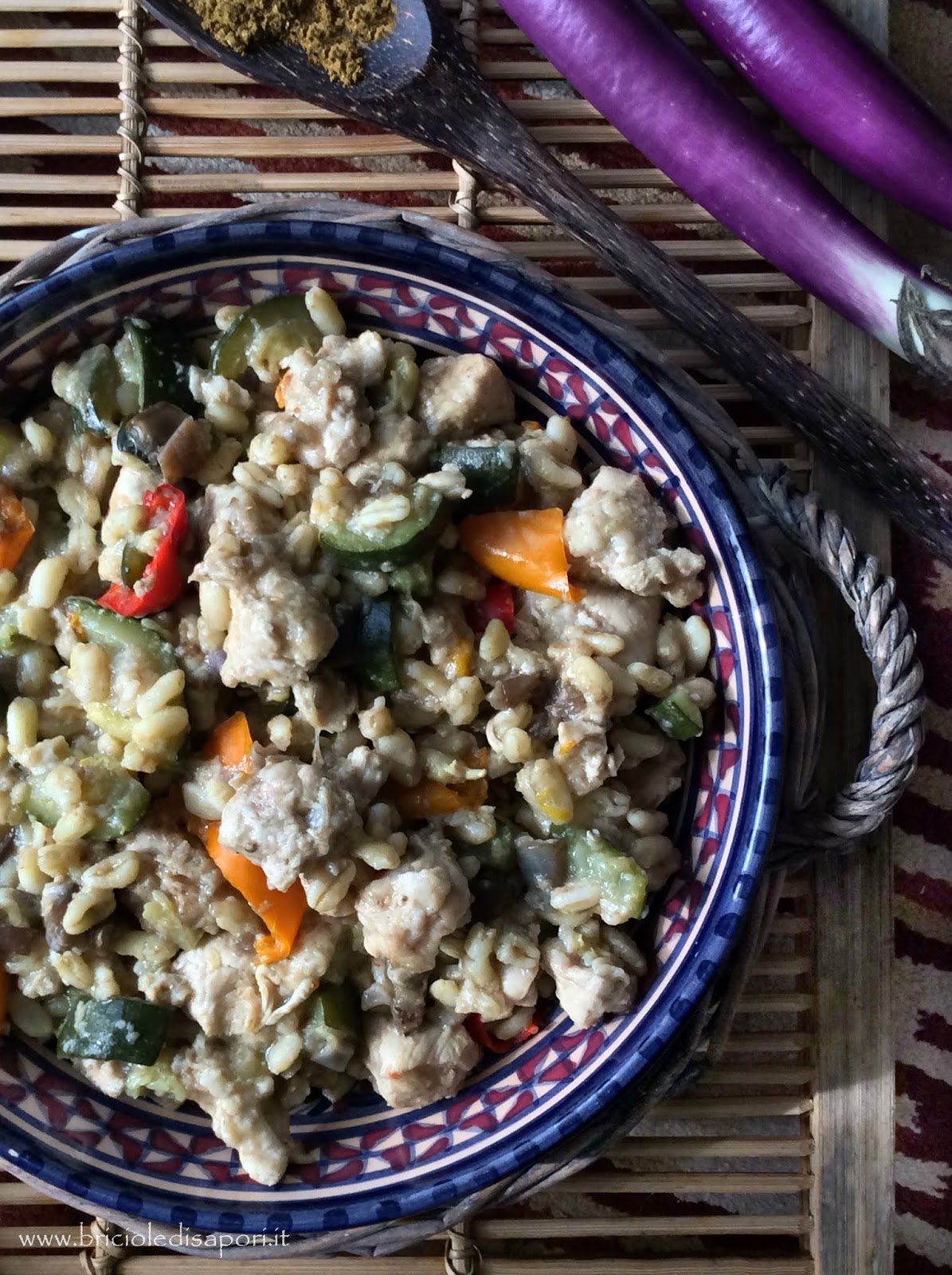 Bocconcini di pollo al garam masala con verdure e grano Kamut ...