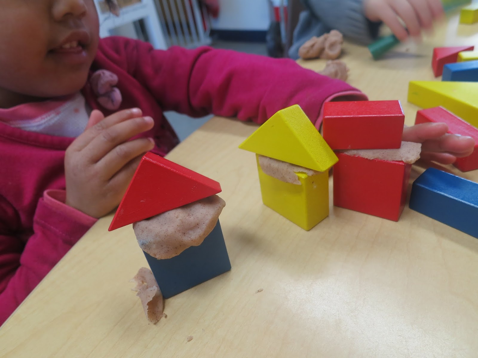 WonderWorks Outreach: playdough + blocks : library makers