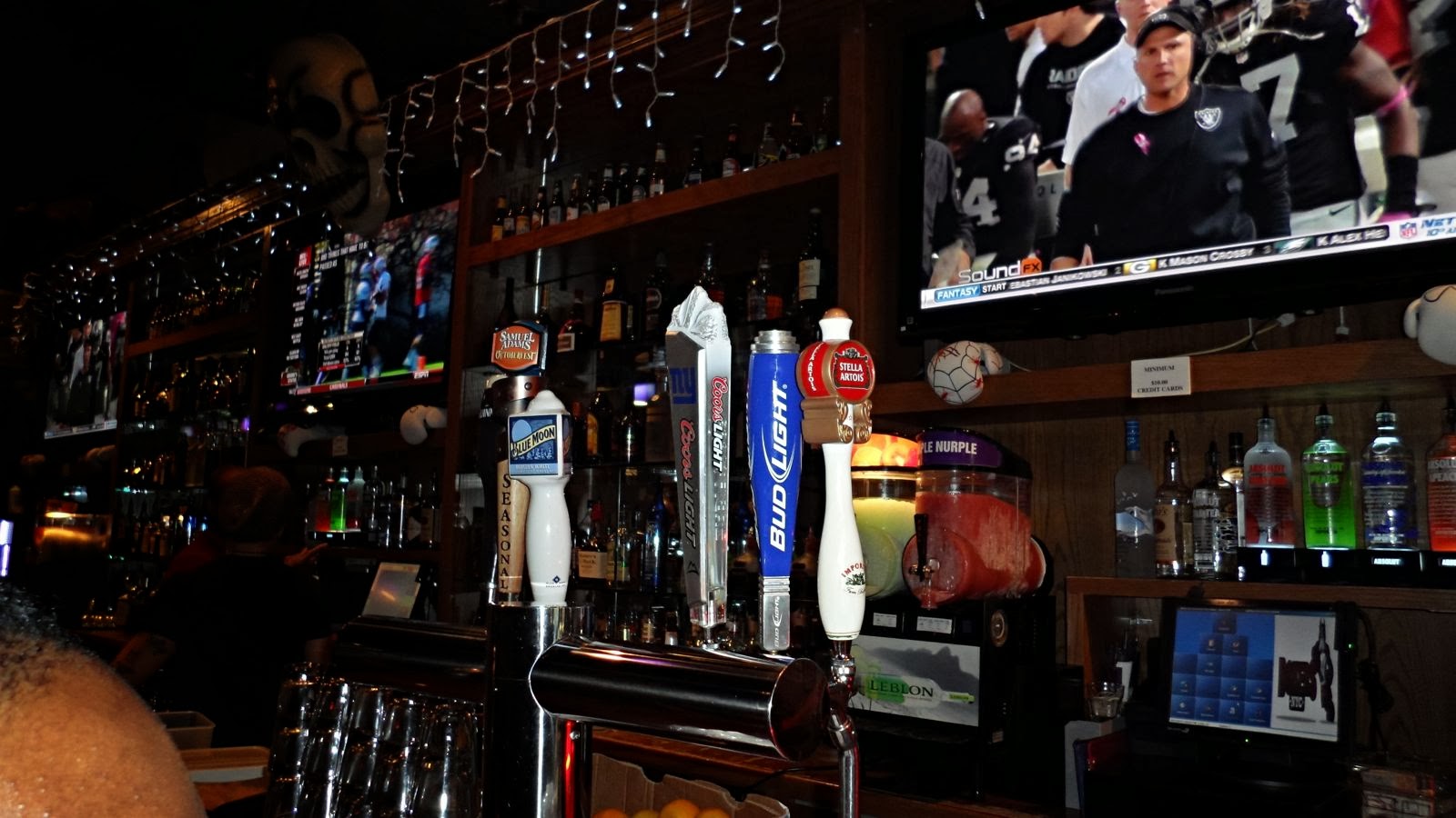 Amuse-bouches: Boxers Sports Bar