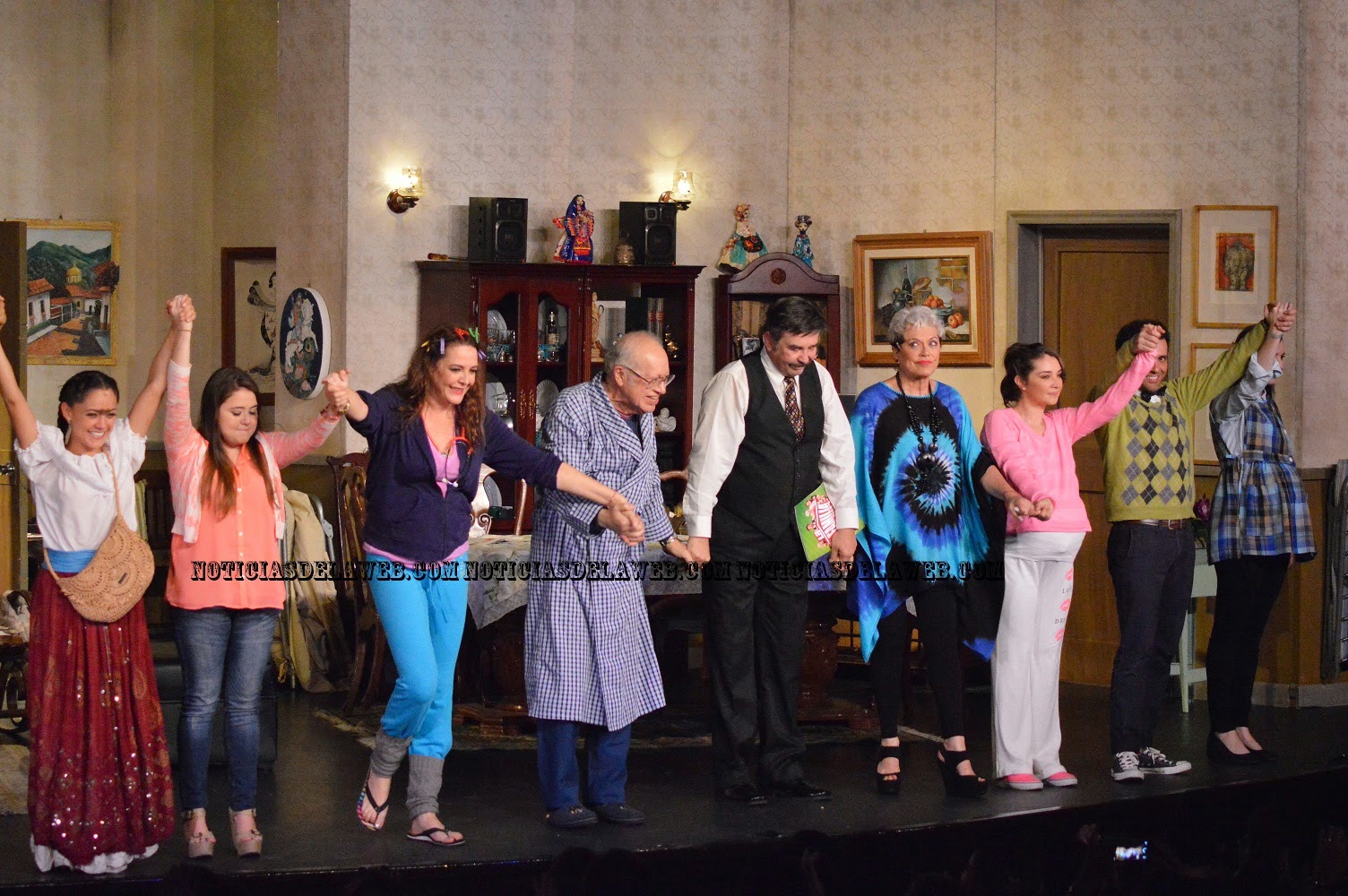 Unileventv: Estreno de "Una Familia de Diez" con gran exito y elenco ...