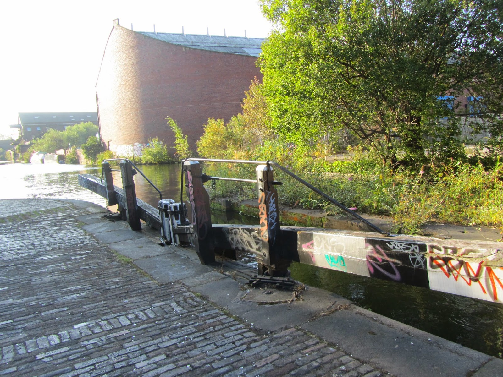 Hall Green Stop Lock - History & Heritage - Canal World