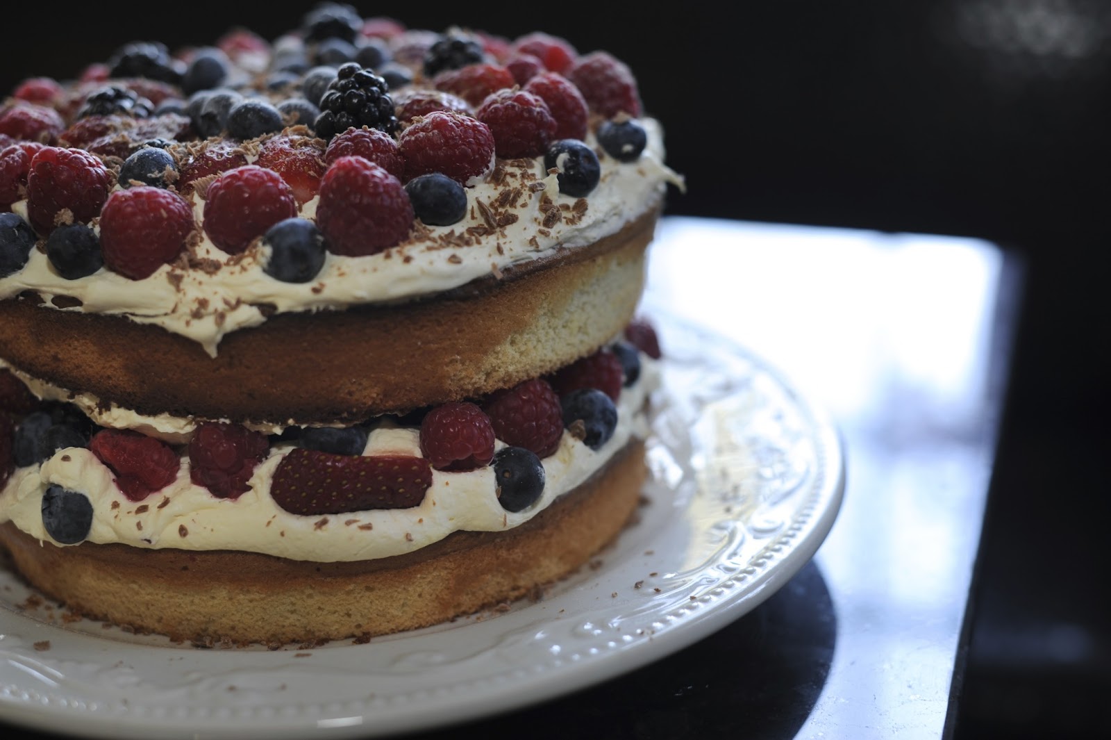 Petite Gourmandise: Genoise aux fruits d'ete