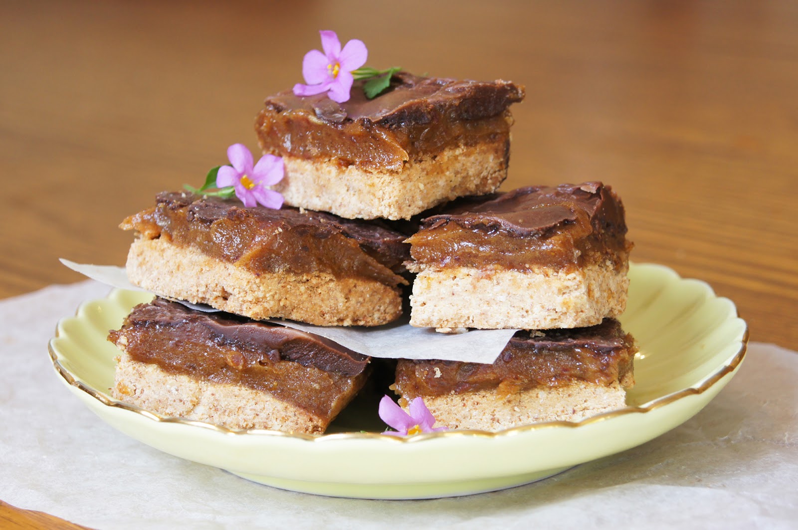 (mostly) raw caramel slice | kokonut kitch