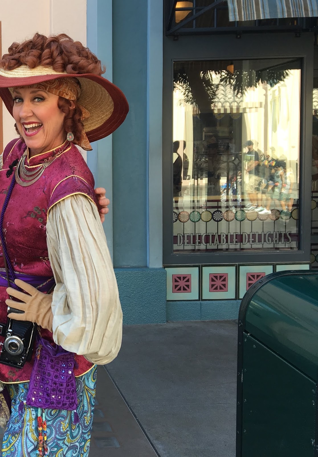 Phi Phi the Photographer Disney Character Guide