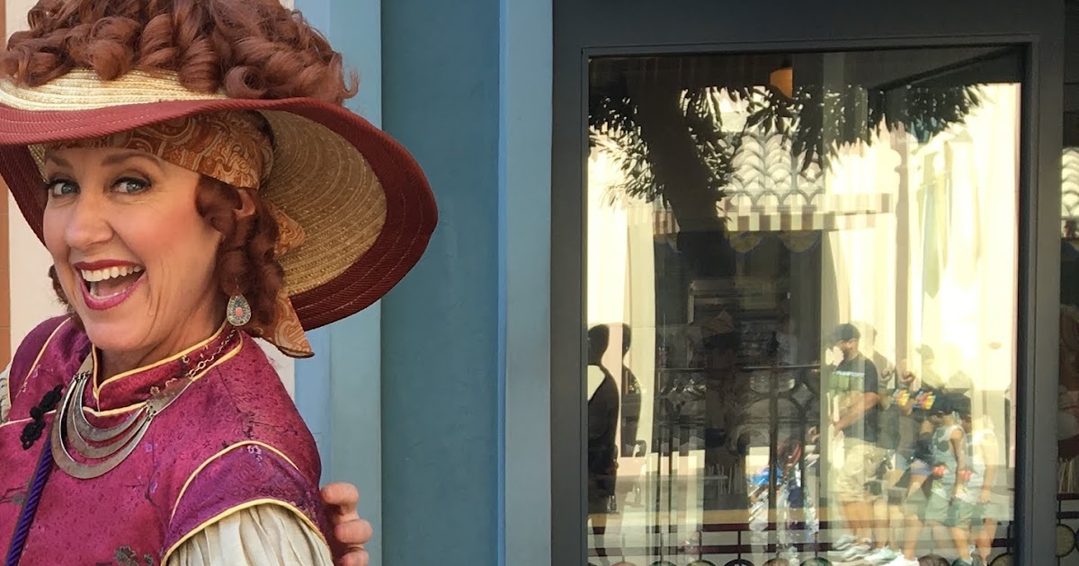 Phi Phi the Photographer Disney Character Guide