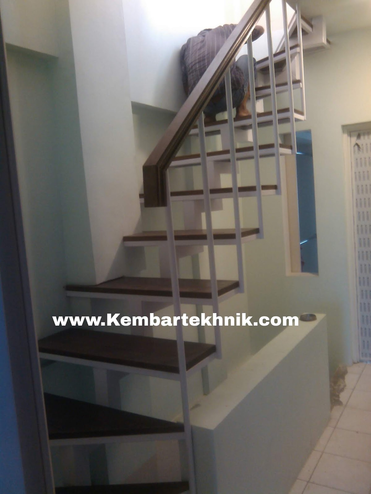 Tangga Besi Kombinasi Trap Kayu-Gambar Tangga Trap Terlaris