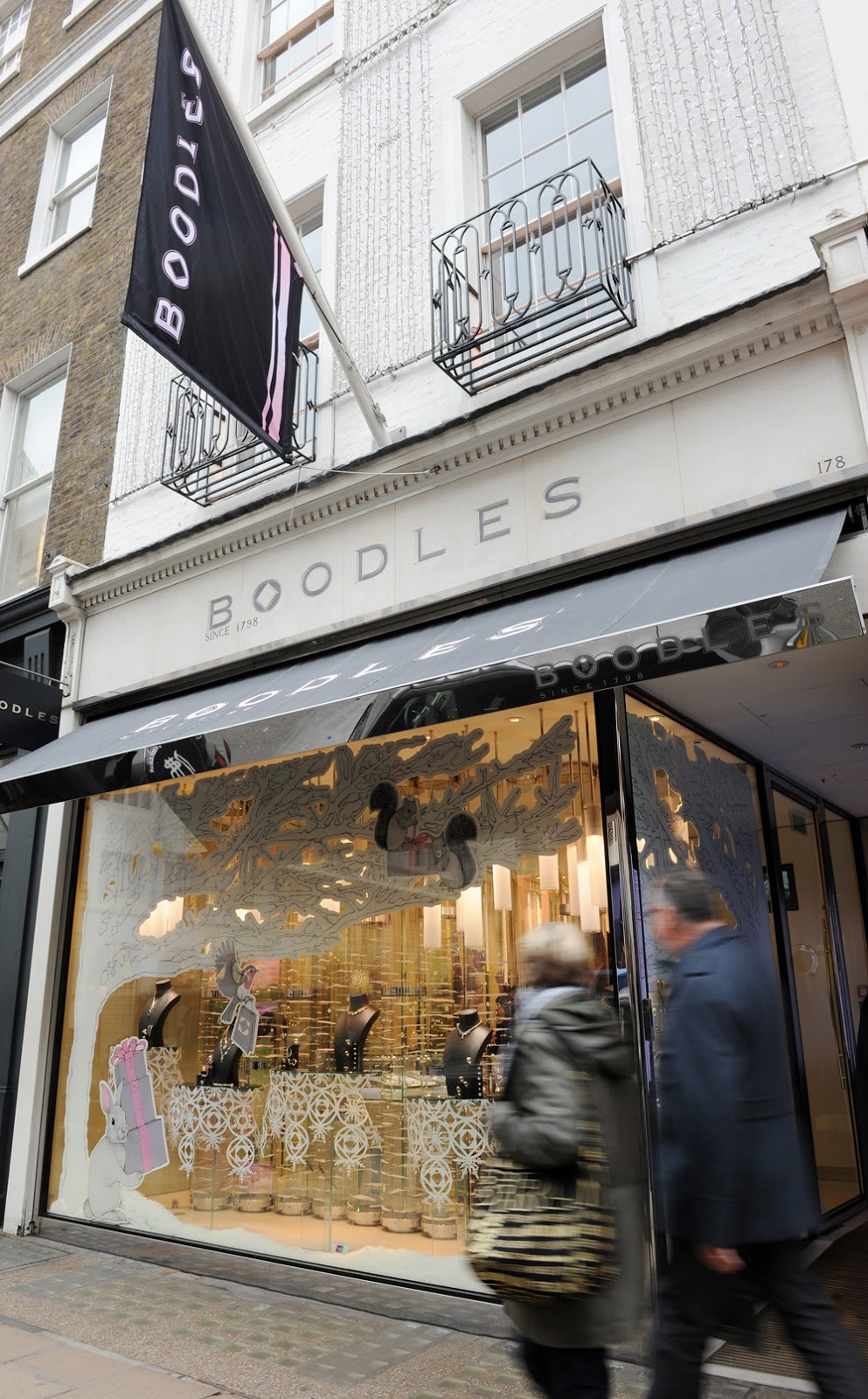 Kerry Lemon: Hand painting the Bond Street Boodles Store