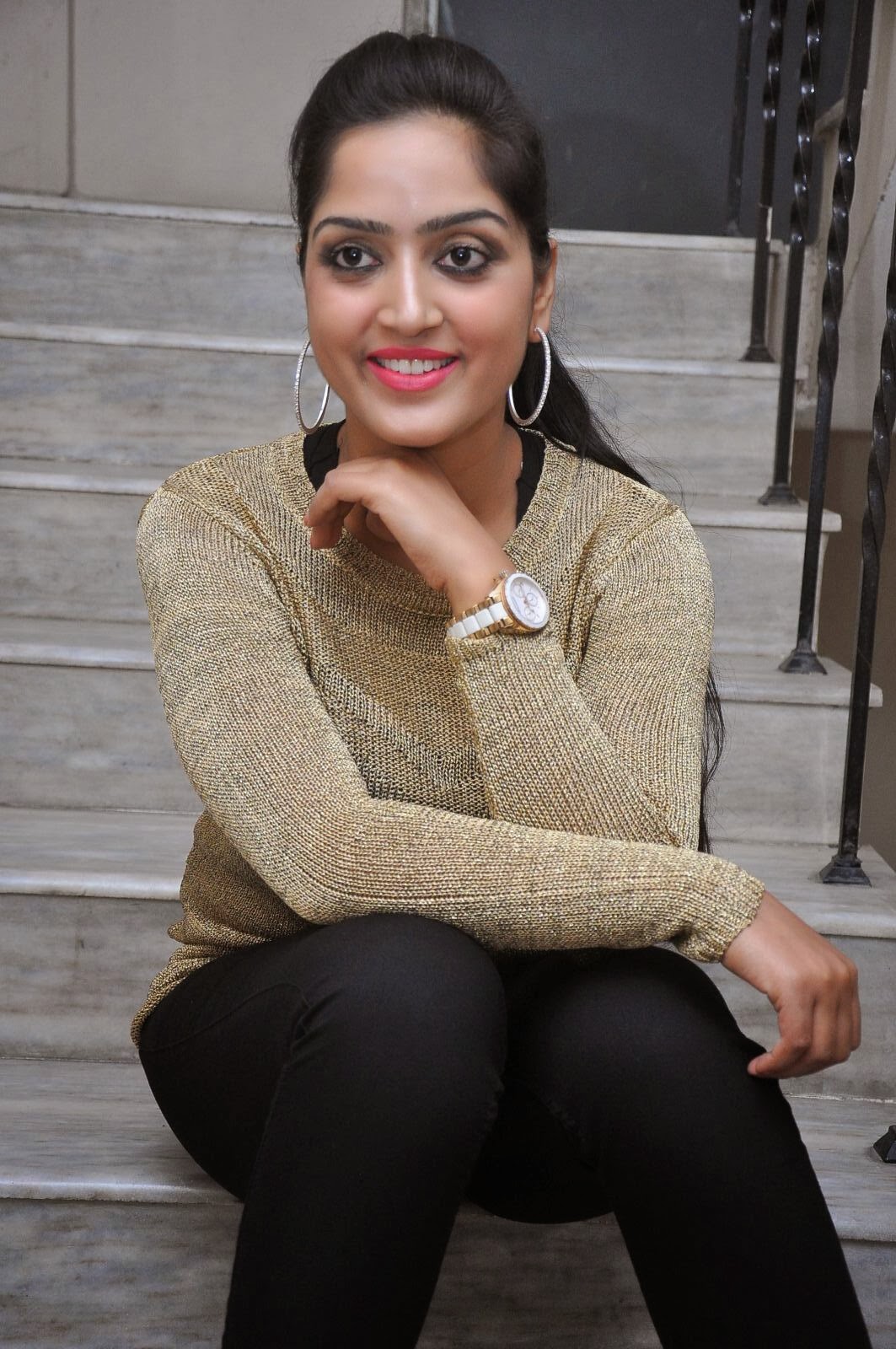 picture4comments: Divya Singh Hot Stills