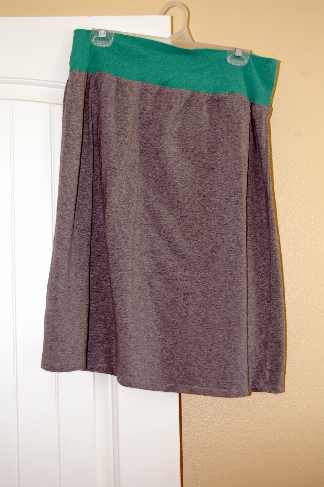 Small and Simple: Tutorial: Easy Maternity Skirt