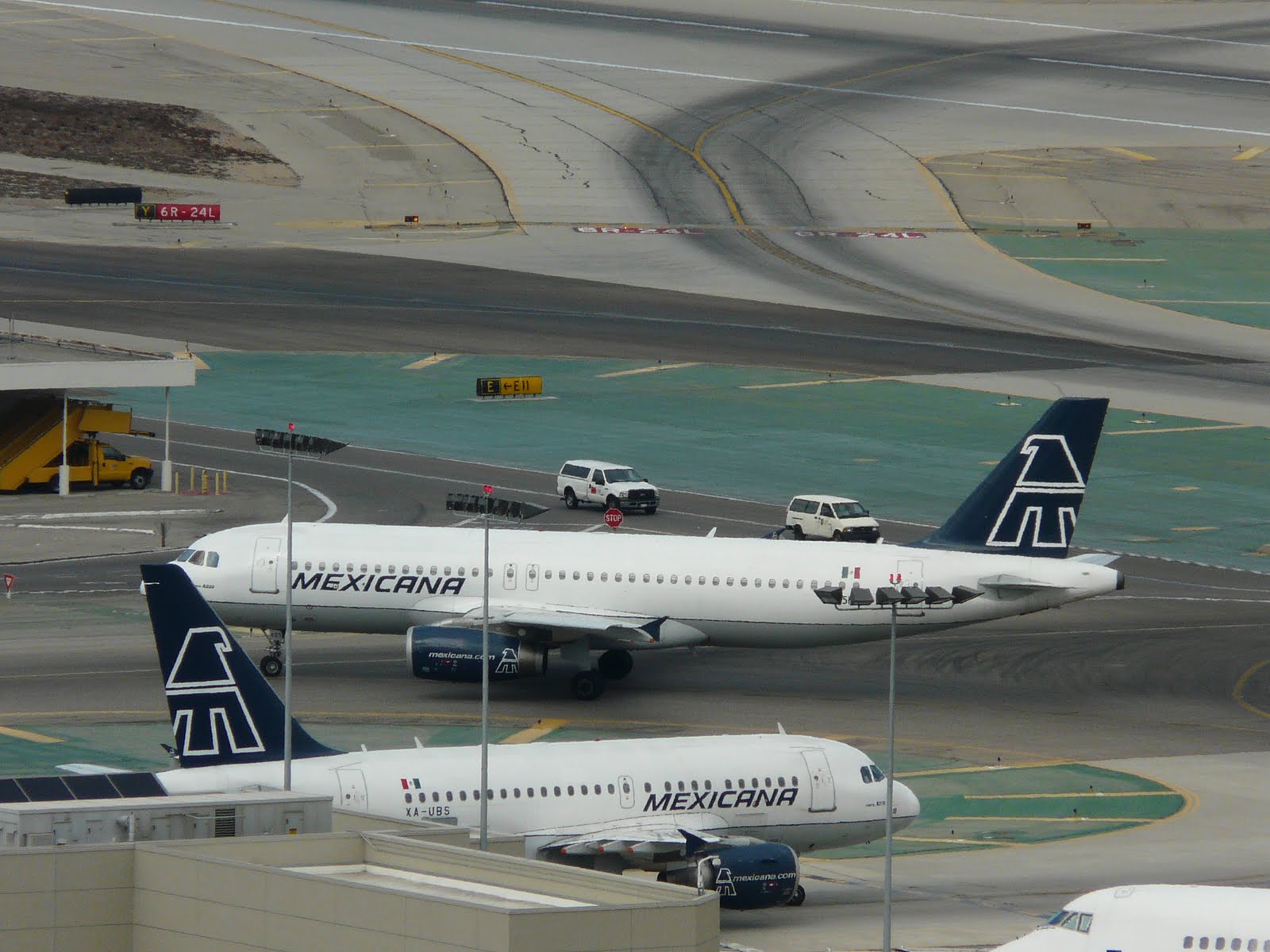 View from the control tower: LAX aircraft spotters' guide: Airbus 320 ...