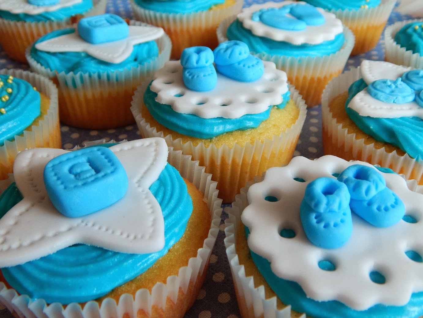 Dessertlandia: Almond baby shower cupcakes :)