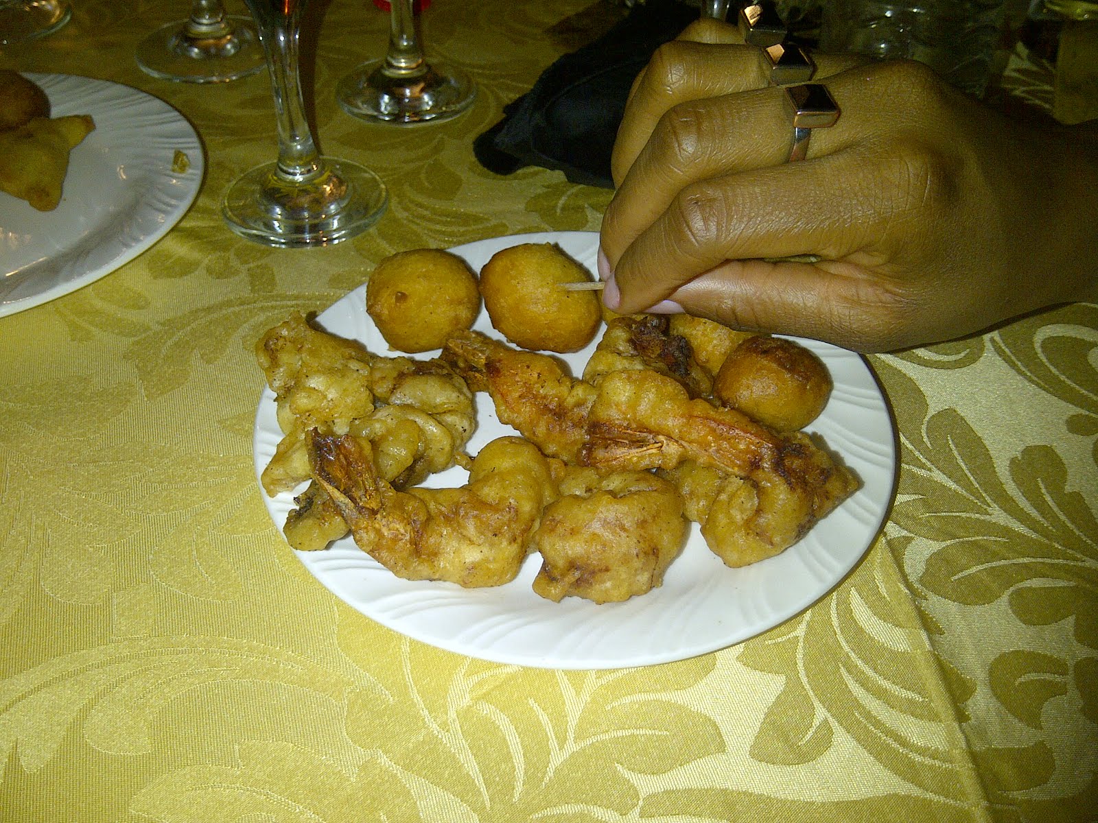 She Spys ...: Pastry Land....Basic small chops..The best around