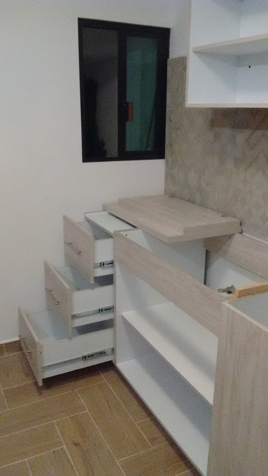 Cocinas integrales y closets.: Cocina integral. Melamina Encino Polar.