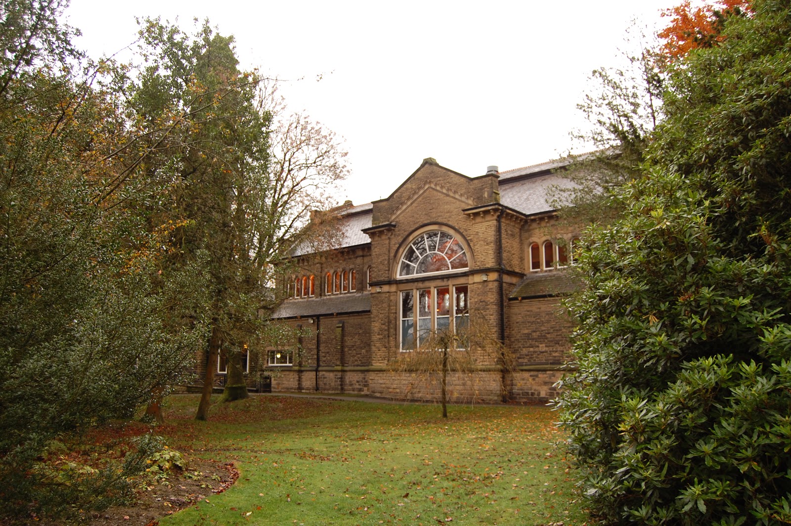 Glossop swimming pool