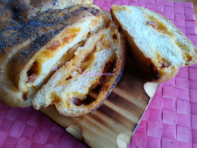 Treccia sbilenca ripiena - Wonky braided bread ~ Foodie in Translation