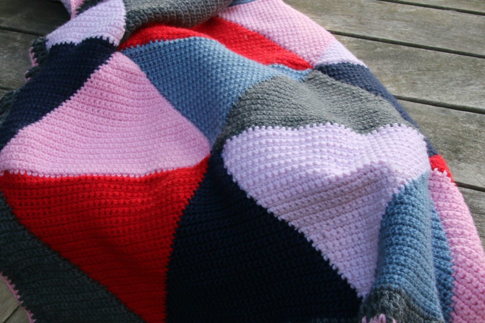 Paper Moon: Triangle crochet blanket