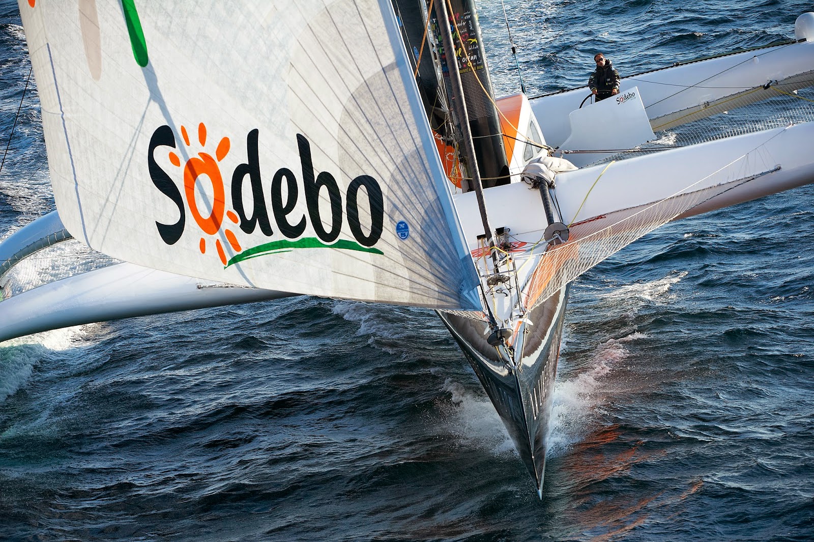 Images / Thomas Coville et Sodebo Ultim' au large, à J-6 du départ de ...
