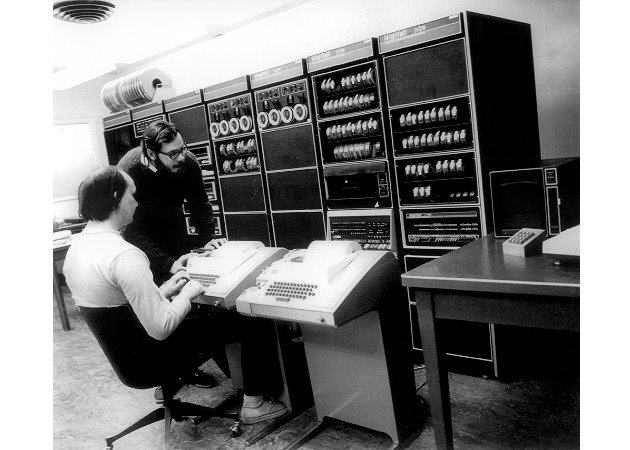 Software cooperativo: Breve historia del software libre.