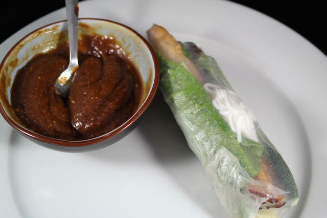 Shortcut 'Nem Nuong': Vietnamese Meatball Spring Rolls