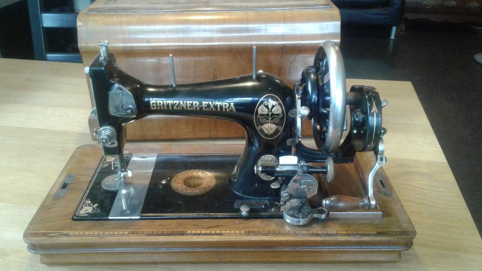 Rusty Old Sewing machines – Linford.nl