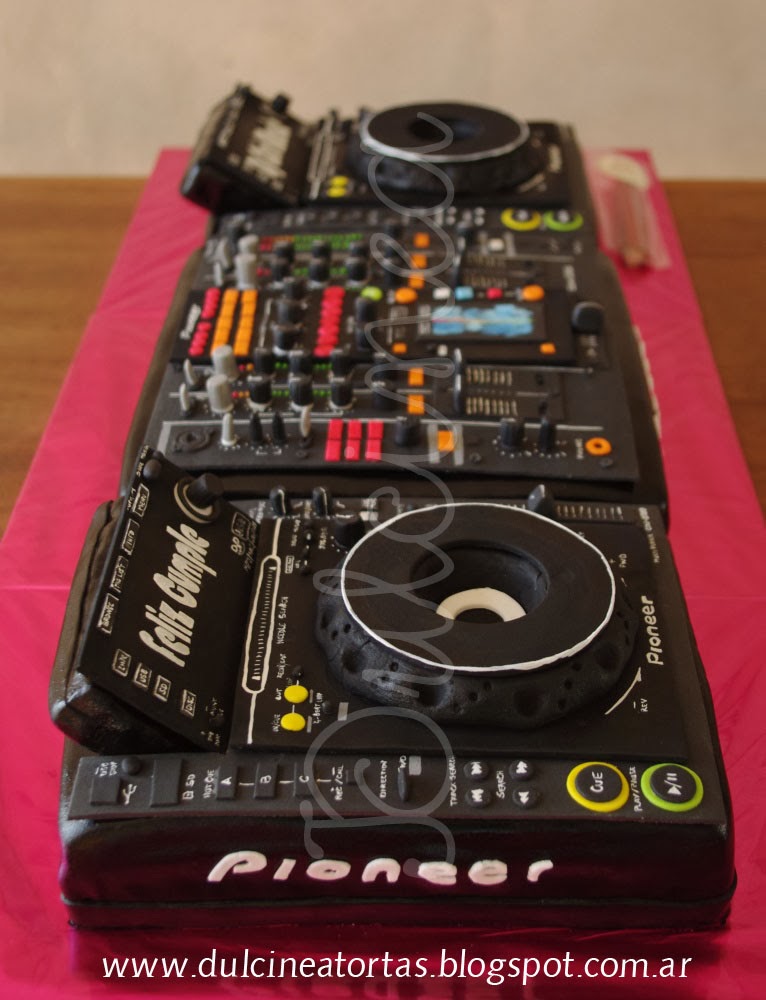 Dulcinea Tortas y demás dulzuras: Torta DJ Pioneer