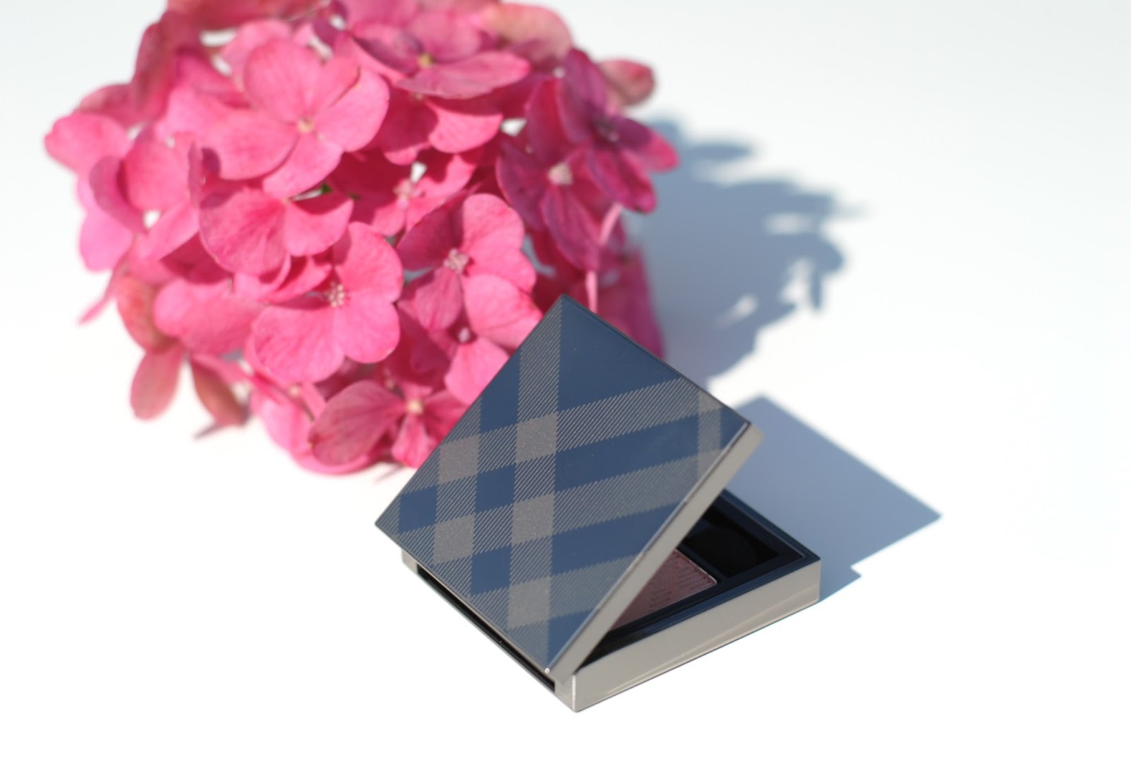 I AM A FASHIONEER: Burberry - Tea Rose Eye Color