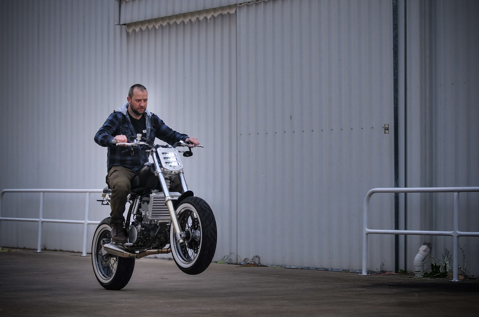 "The Hooligan" DRZ400 / Rogue motorcycles