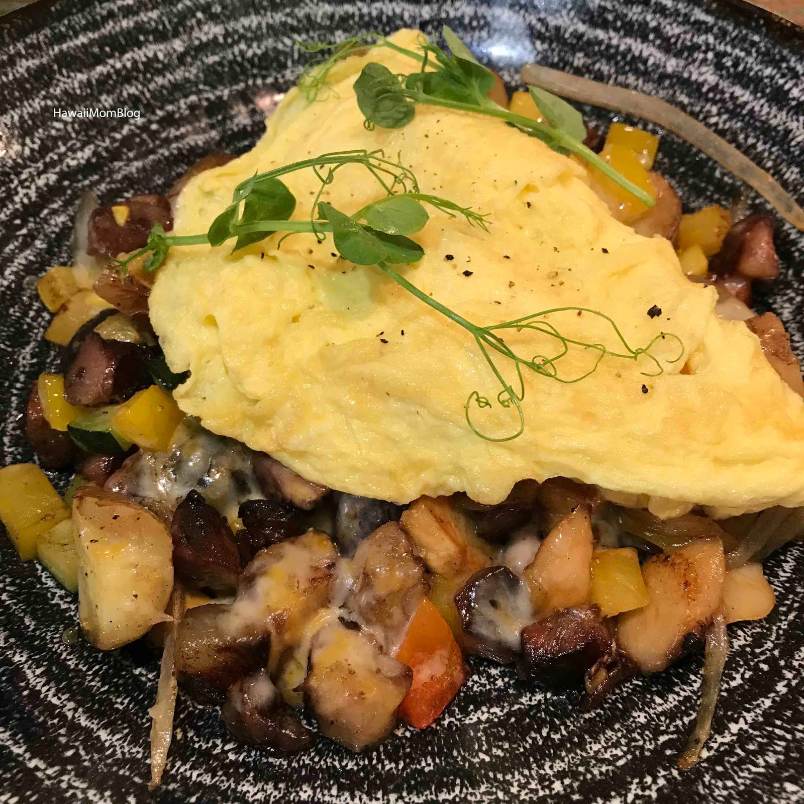 Hawaii Mom Blog: Fish Hook Cafe