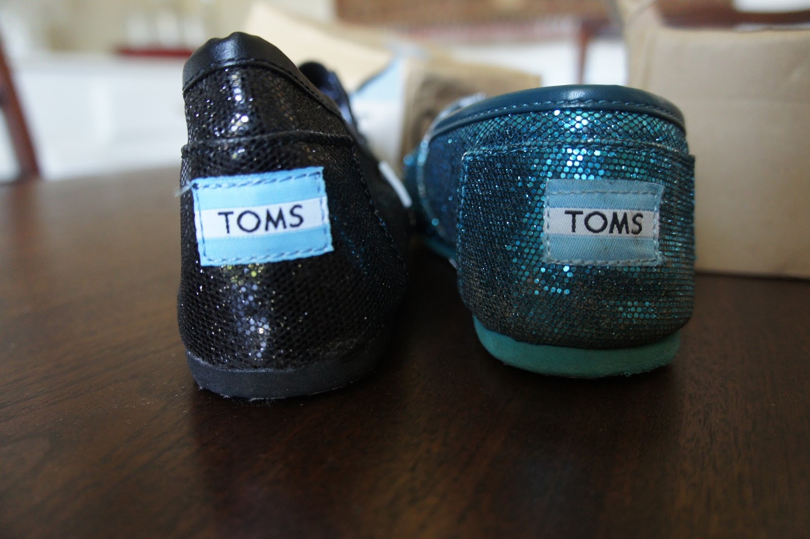 The Maggie Peach: The Toms Outlet--my experience