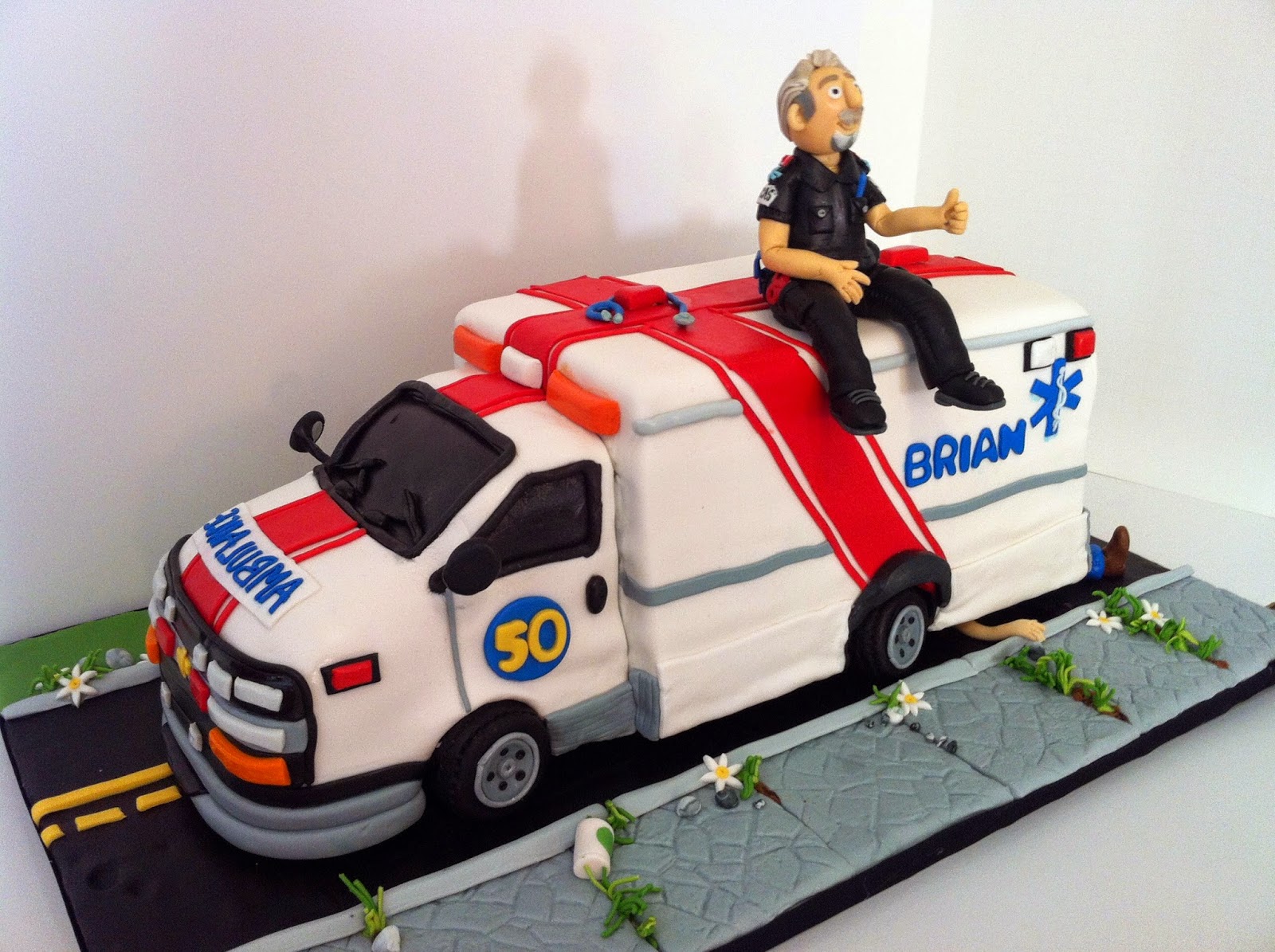 Hogan's Sweet Art: Ambulance cake