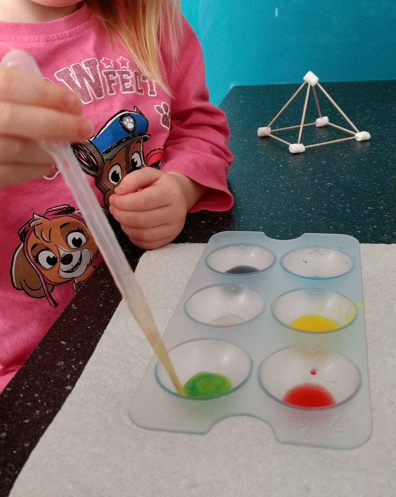 Crafting with Suzanne (& Jessica): Colour mixing with pipettes