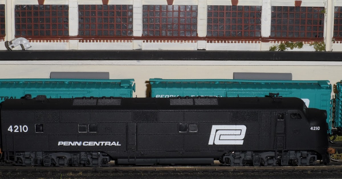 New York Central Train Layout: Penn Central E8A #4072 and related E unit projects.