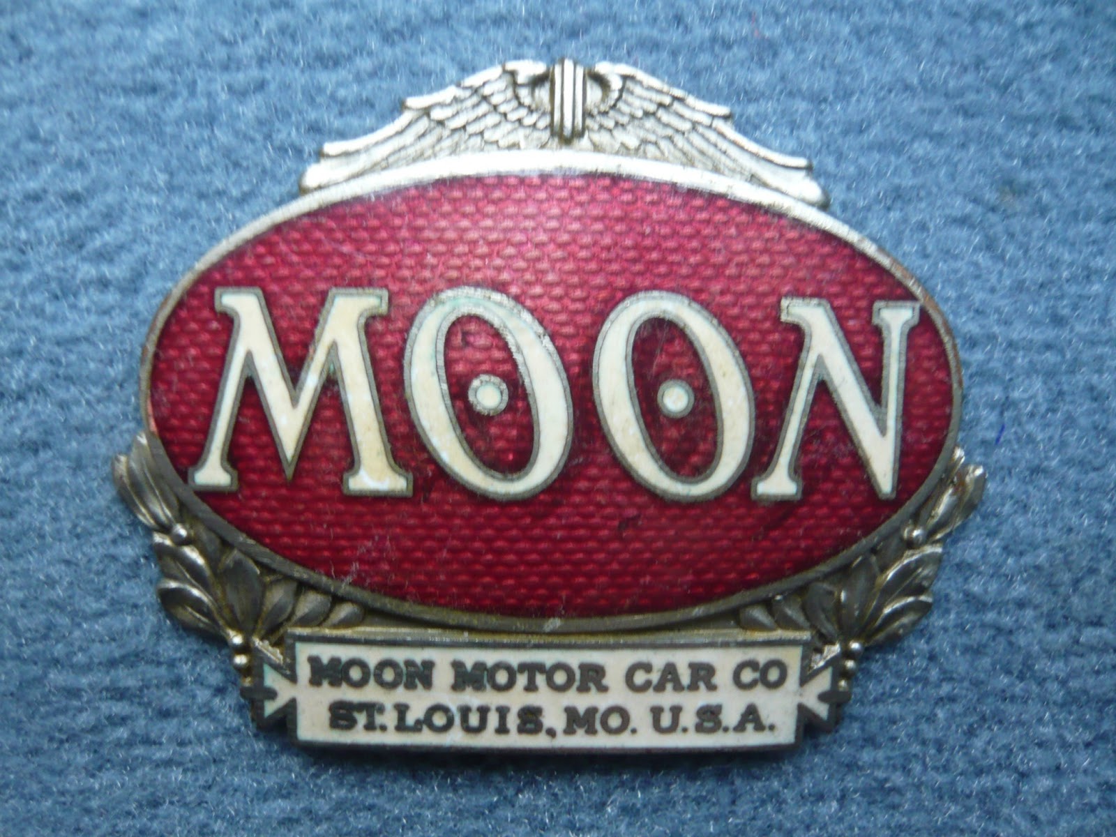 RadiatorEmblems: MOON / USA