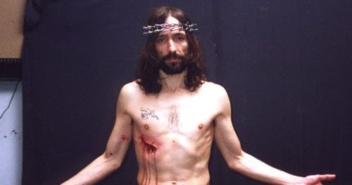 Saliendo a la vereda de la puerta de atrás.: Roberto Iniesta Ojea, «Robe»