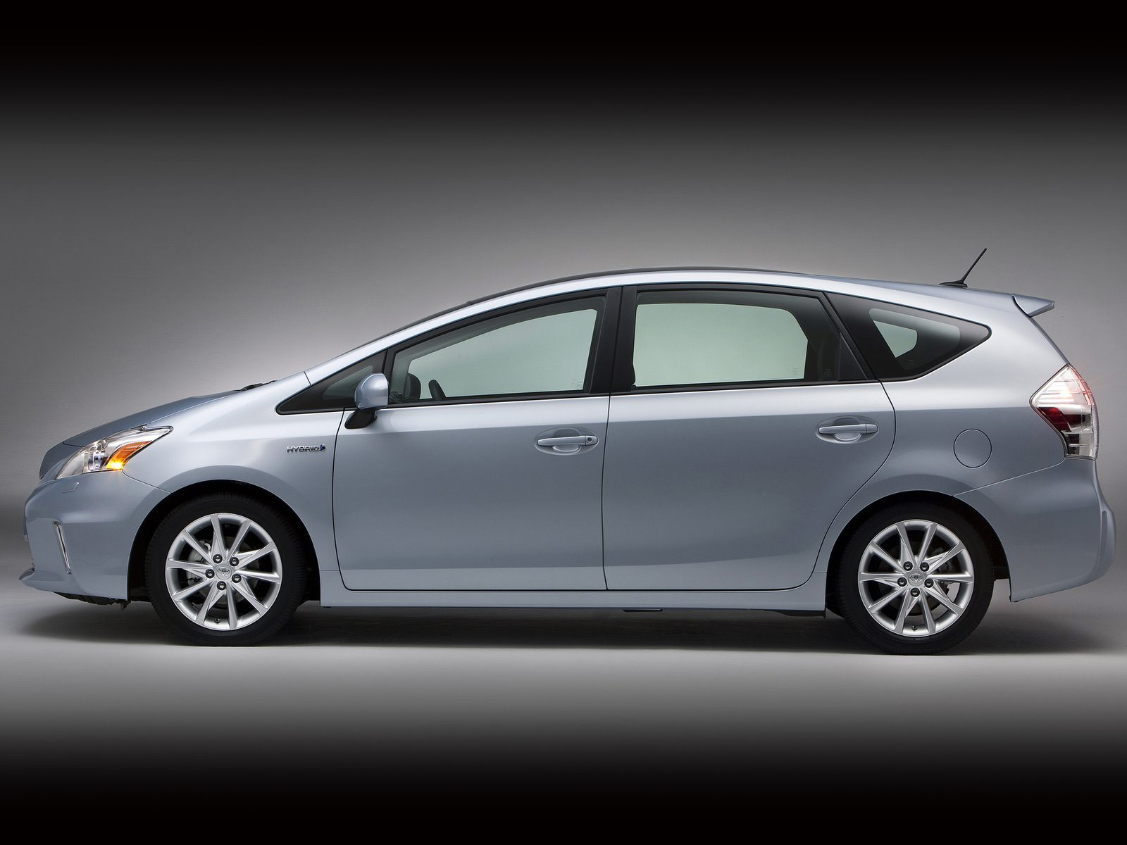 Japanese car photos | 2012 TOYOTA Prius V
