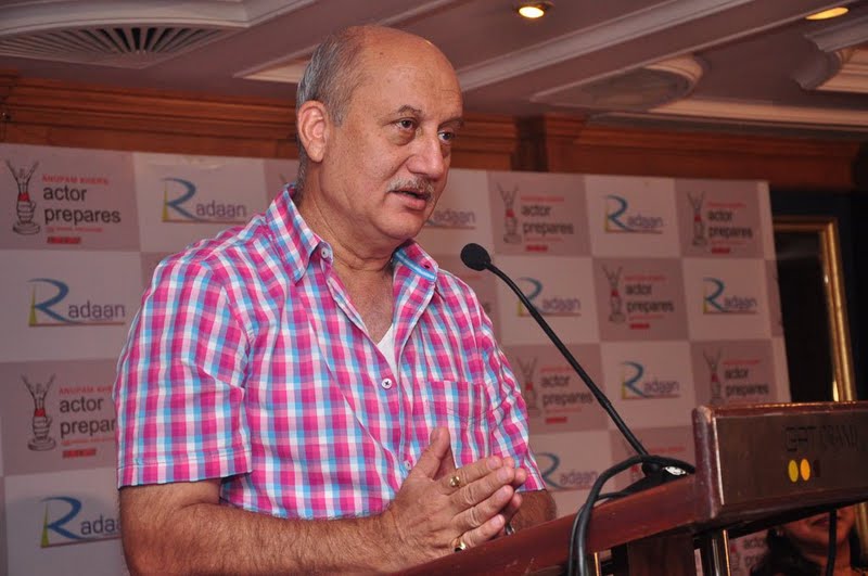 Entire Cinema Gallery - Movie Posters, Movie Gallery, Movie Stills ...