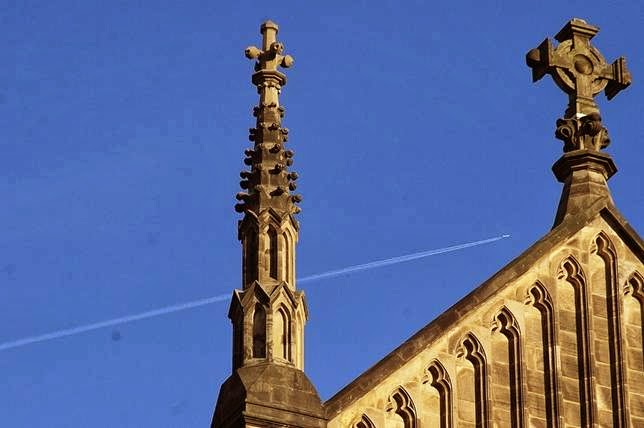 Glosario ilustrado de términos arquitectónicos y constructivos: PINÁCULO